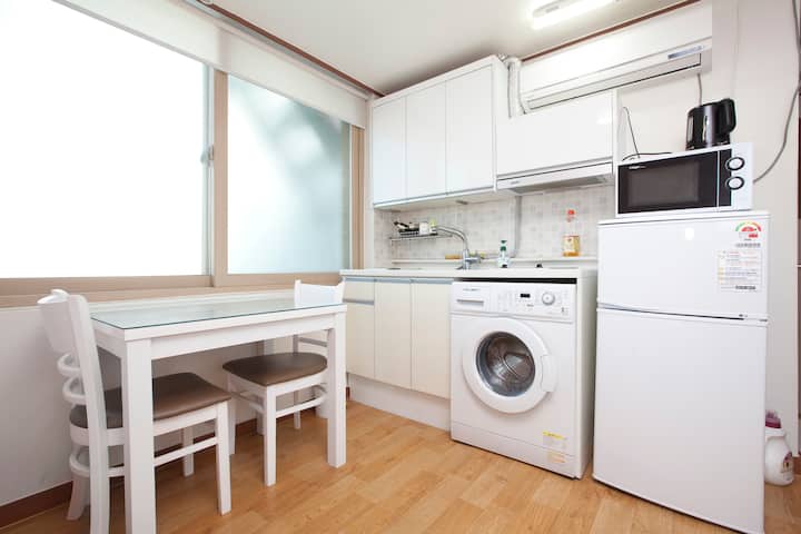 Cozy Flat Nearby Metro & E-mart - Seoul