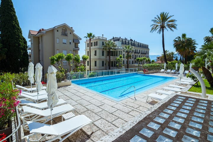 Elegante Bilocale Con Piscina E Garage - Bordighera