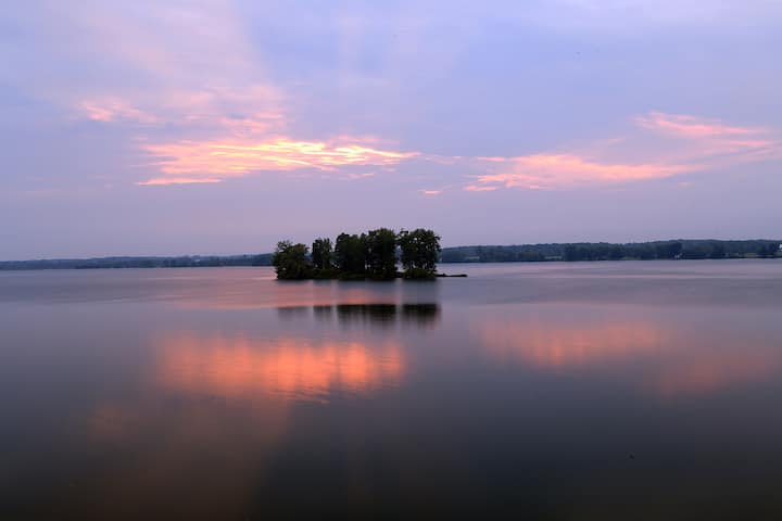 Waterfront Entire Home/cottage In Cherry Valley - Picton