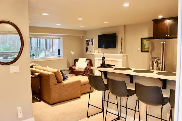 Fireplace Flat  Private 725 Sq Ft Apt Near U Of P - Portland, OR