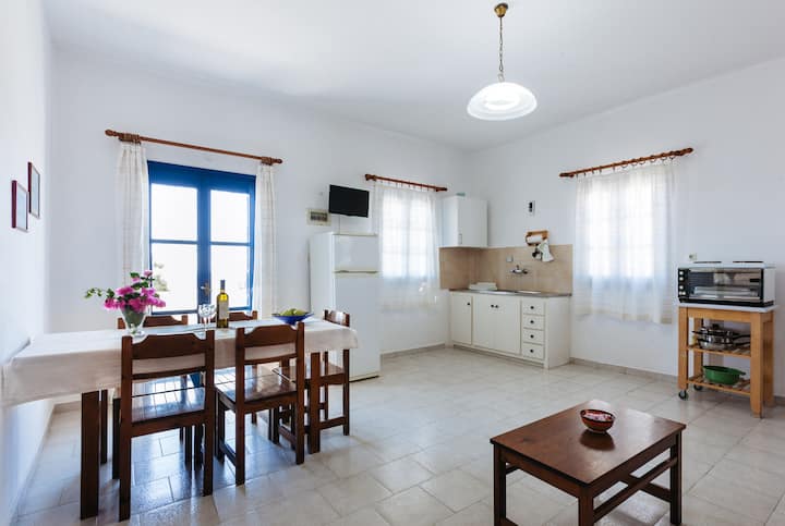 'Thalassitis' Coastal Apartment 9 - Santorini
