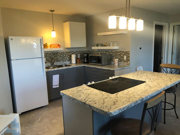 Quiet - 1 Bedroom Rental Unit On Main Level - Wisconsin