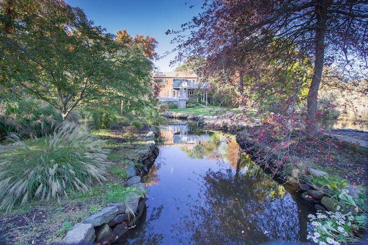 Luxury Waterfront Oasis • Modern Retreat For 8 - Patchogue, NY