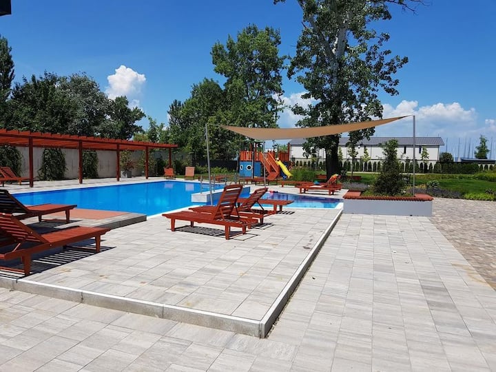 Admiral Green Apartman, Vízpart 50 M, Medencével - Siófok