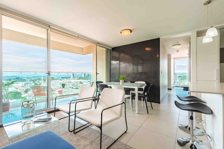 Stunning Top Floor Apt. Perfect View Sabana - San José