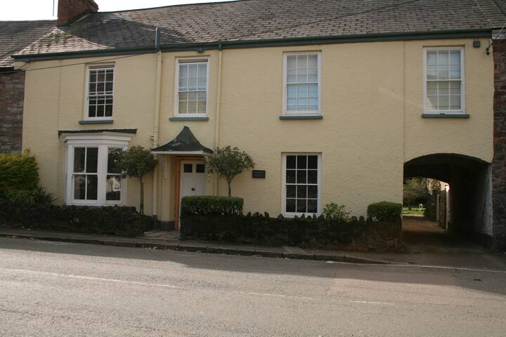 Georgian Town House, Bampton, Devon - Dulverton