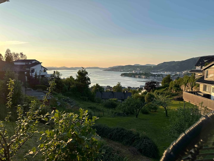 Unikt Hus I Nærhet
Av Sentrum. Velkommen - Bergen