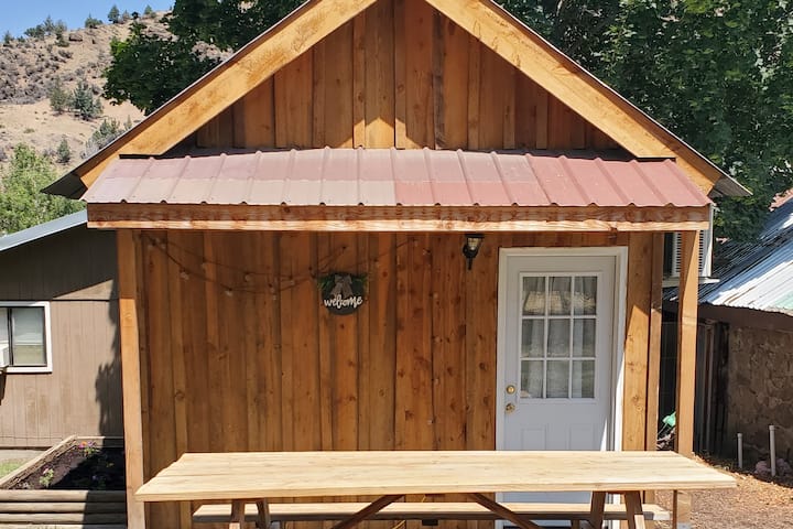 Downtown Backyard Retreat W/ Parking - John Day Fossil Beds