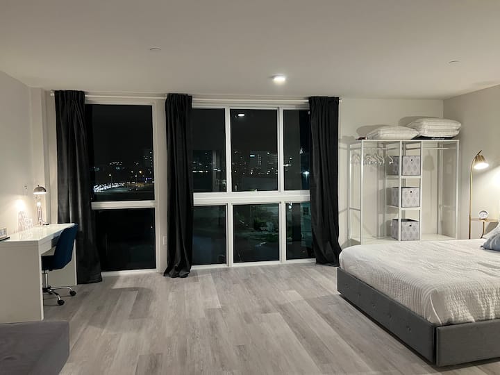 Lovely 1 Bed Condo With Pool/wifi Free Parking - North Miami, FL