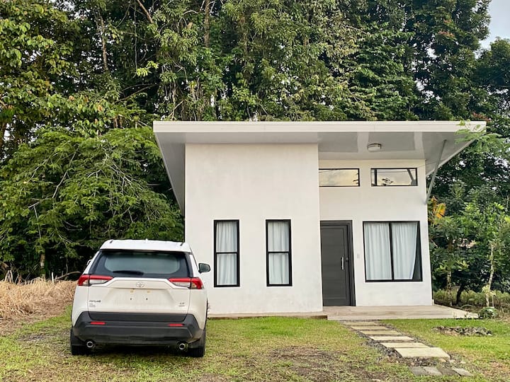 Casita  Blanca 🏠  📍Great Location~ Mountain View 🌳 - La Fortuna