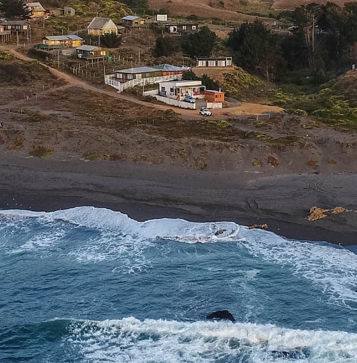 Casa  Primera Línea Frente Al Mar. - Pelluhue