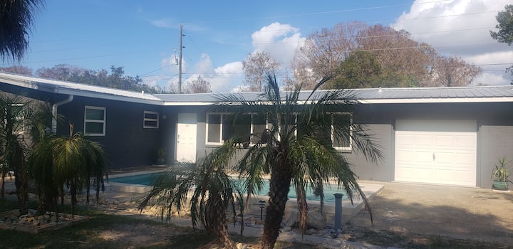 Spacious Pool House Near Boatramp, Parks An More - Inverness, FL