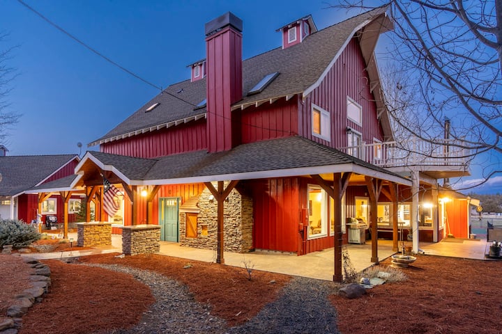 The Red Barn Main House - Sisters, OR