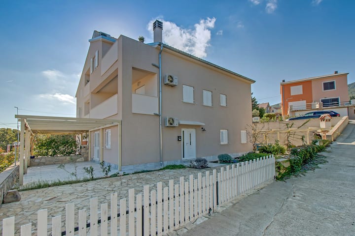 Yolo-residence, Apartment Romantic - Nerezine