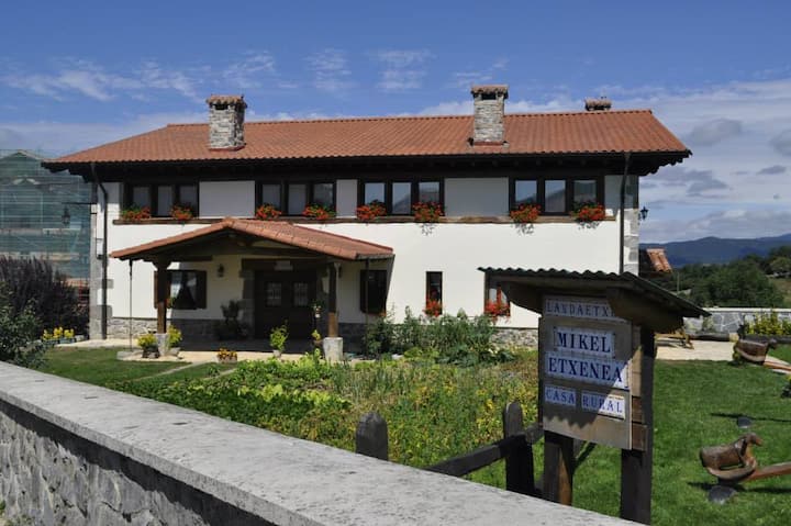 Casa Rural Mikeletxenea - Navarra