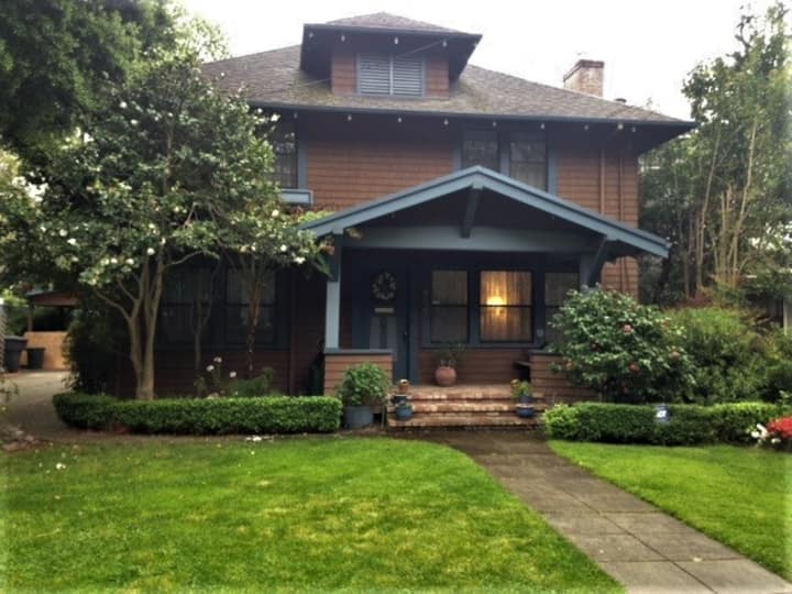 Historic 1880's Craftsman Style Home With Pool. - Santa Rosa, CA
