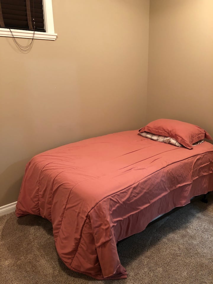 1 Bedroom Close To Amenities - Lloydminster