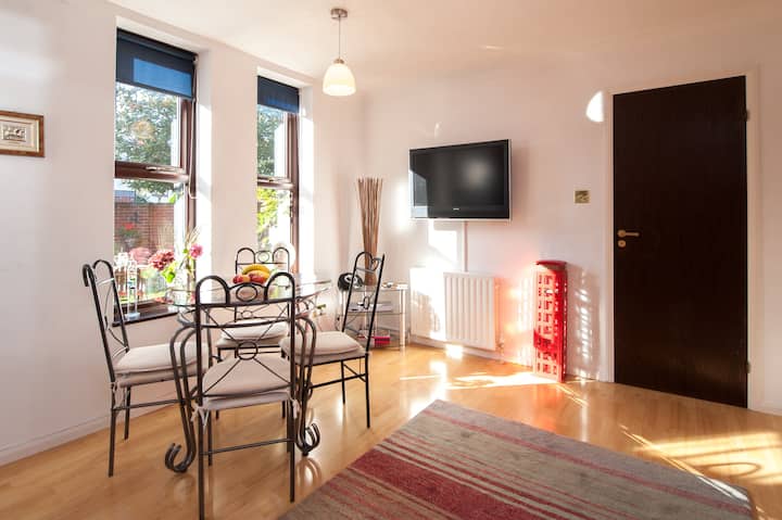 Three Bedroom House With Free Parking - Portsmouth