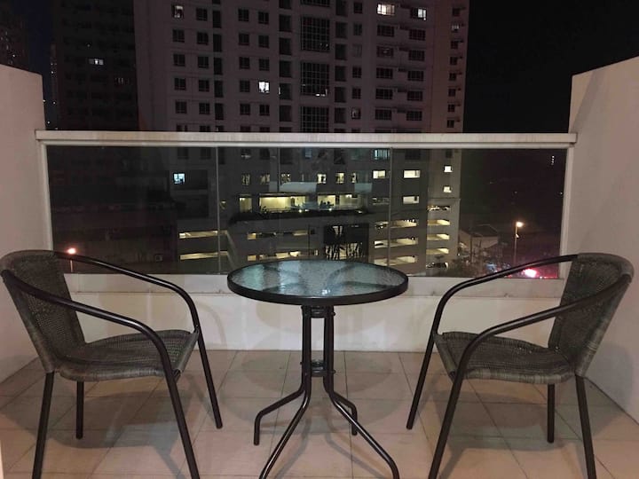 Ds Studio With Balcony+43” 4k+netflix+wifi - Makati