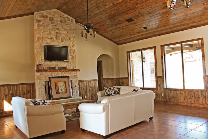 Los Arcos-concan-private Pool - Concan, TX
