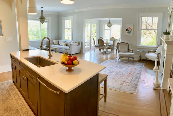 Steps To Ocean In Kitsilano - Vancouver