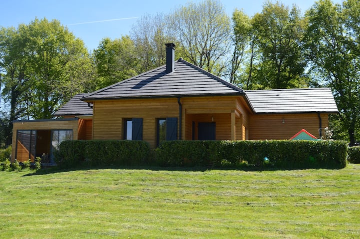 Grand Chalet Bois Avec Spa à Le Vigean 9 Personnes - Cantal