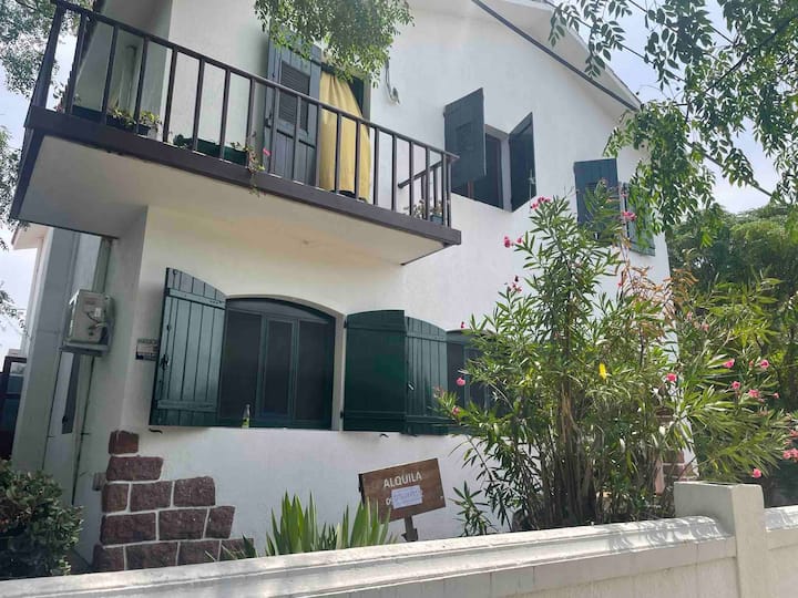 Casa Muy Amplia, Piscina Climatizada, Mín 2 Noches - La Floresta