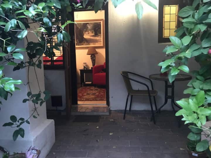 Cosy Garden Apartment - Sandton
