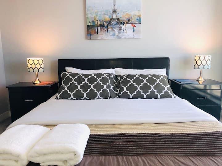 Amazing Large 2bed Condo In Downtown Sqr 1 - Lakeshore