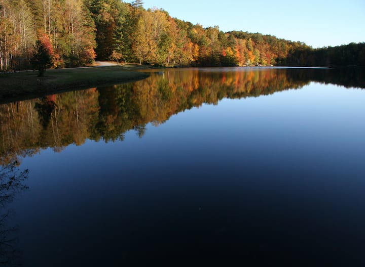 Beautiful Private Lake Front Cottage - Lake Jocassee