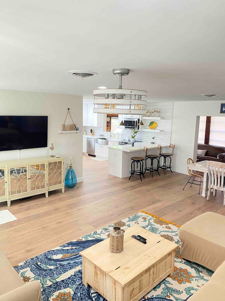 Beachdaze~sleeps 10~near Beach~spacious W/ 3 Kings - Boca Raton, FL