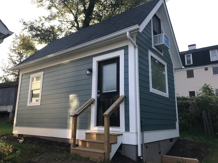 Walk To Uva From Our Charming Tiny Home - Charlottesville, VA
