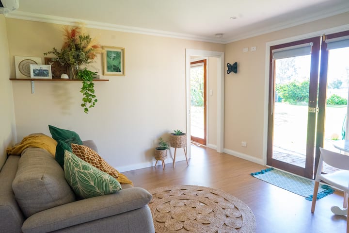 Little Albermarle, A Little Home On The Farm. - Euroa