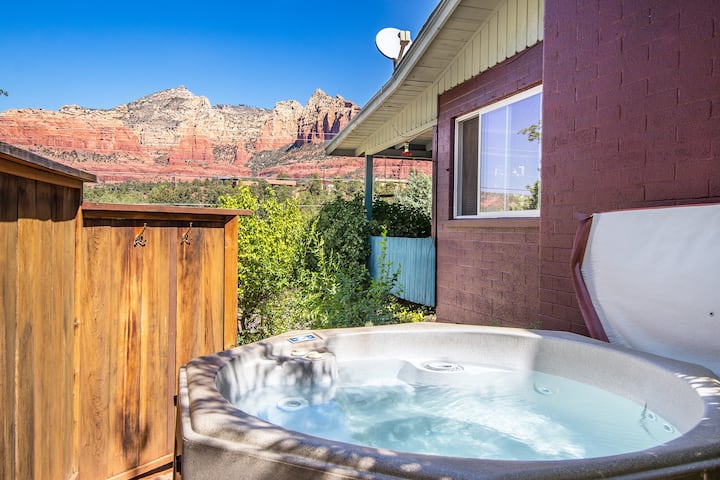 Uptown Desert Retreat With Hot Tub - セドナ, AZ