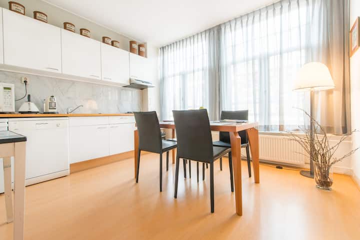 Comfortable Bedroom In 9 Streets - Amsterdam
