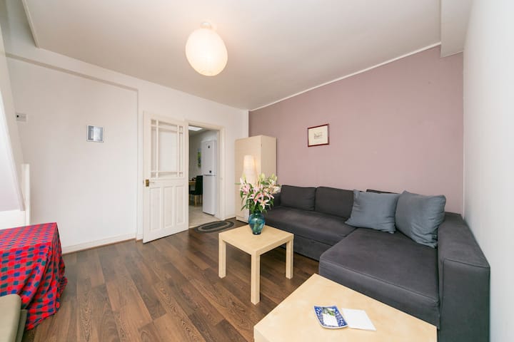 Double Bedroom Near Canning Town (7 Mins By Bus) - Leyton