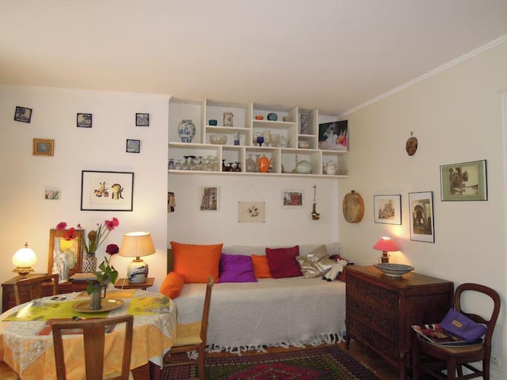 Un  Nid Très Calme  Et Chaleureux à Montmartre. - Paris