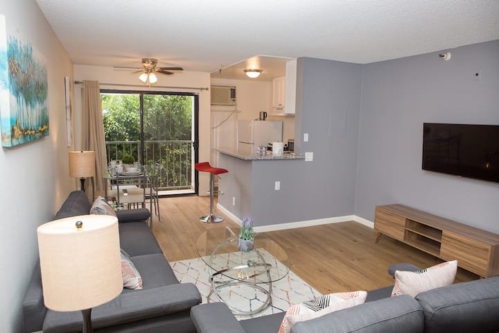 Tidy Hollywood Studio - Fully Furnished - Beverly Hills