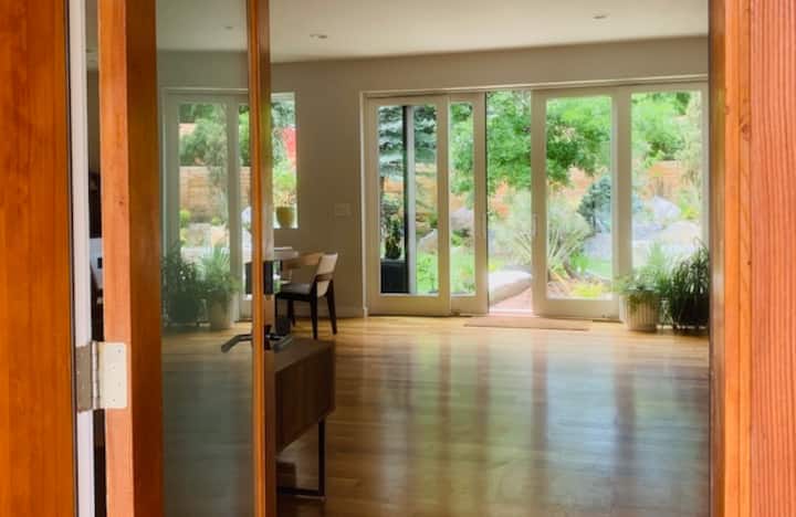 Modern Family Home - Quiet & Convenient Location - Boulder, CO