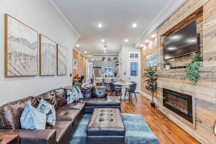 Large Bi-level 3/2 W/patio | 10 Min To Dt - Philadelphia, PA