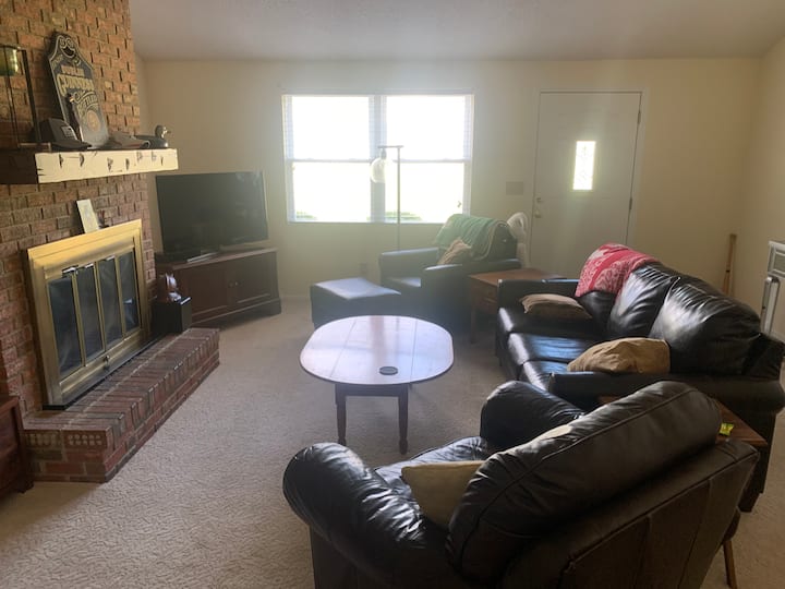 One Bedroom With Private Bath And Office. - Travelers Rest, SC
