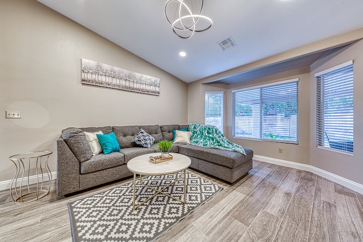 Newly Remodeled Home - 10 Mins To Vegas Strip! - Henderson, NV