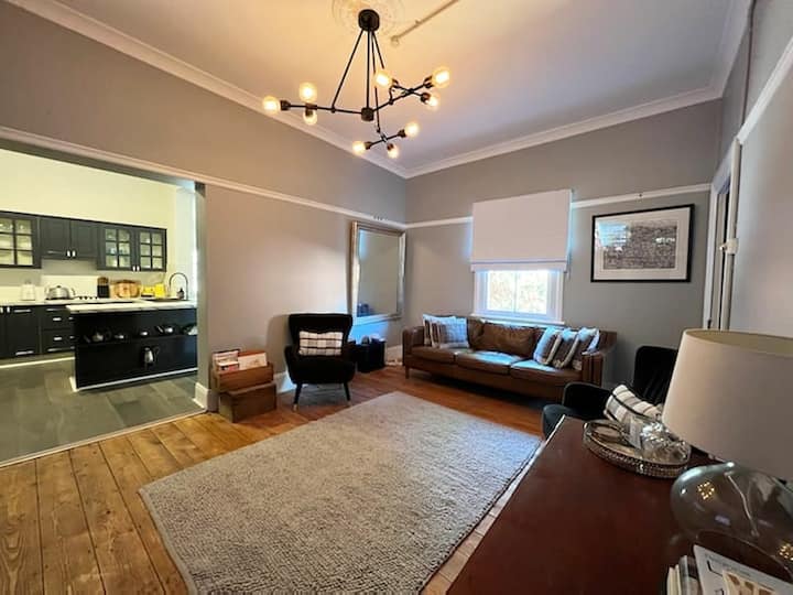 Archer's Bathurst.
Boutique Victorian Terrace Accommodation In The Heart Of Bathurst, Central Tablelands, Nsw - Bathurst