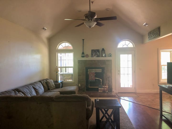 Table Rock Lake Shell Knob Vacation Home - Emerald Beach, MO