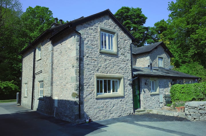 Self Contained 4 Bedroom Farm Cottage - Arnside