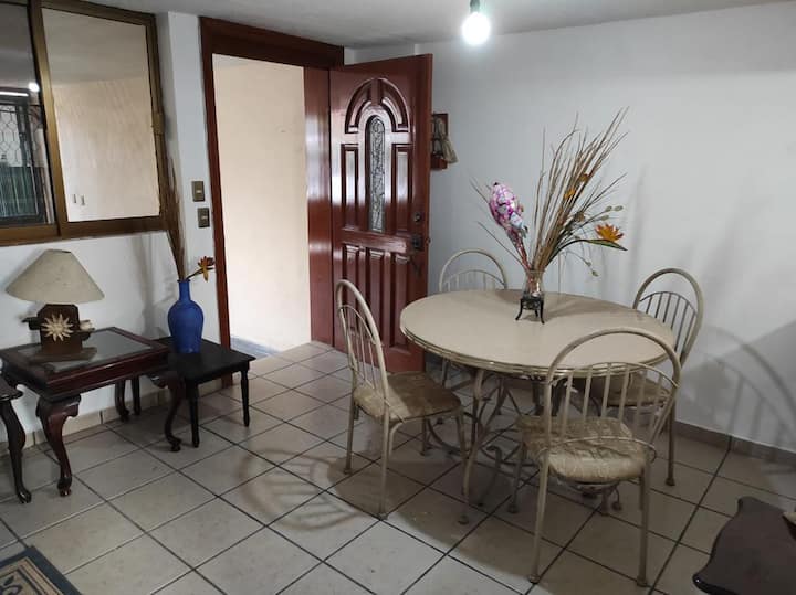 Casa Grande, Centrica, Ideal Para Grupos - Aguascalientes