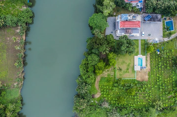 Luxury Rivertreat Pool 5br Villa - Kochi, India