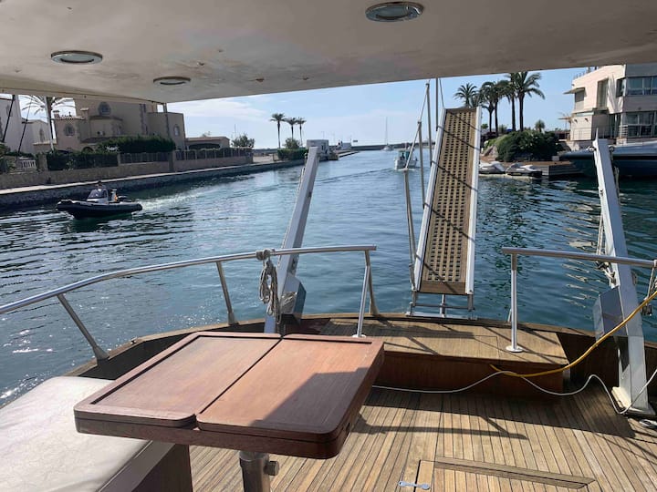 Nuit Exceptionnelle Sur Un Superbe Bateau - Palau-saverdera