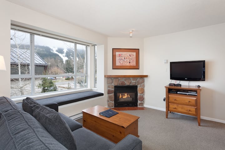 Eagle Lodge Village Studio Mountain View - Whistler