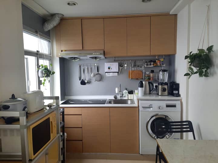 Bright, Quiet Flat In Mong Kok - Wan Chai